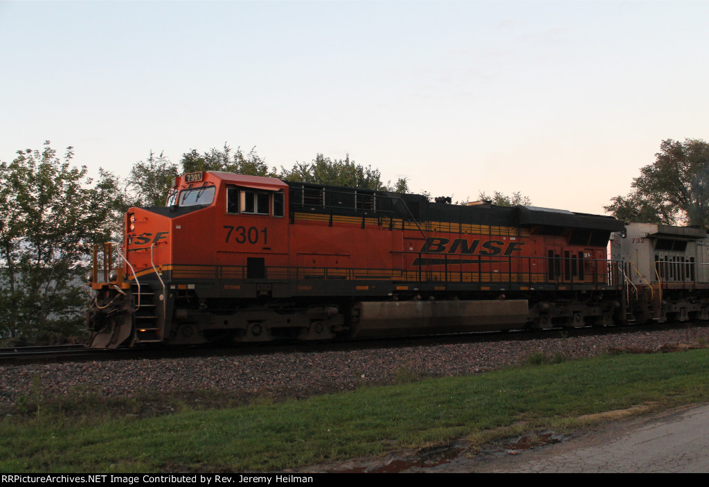 BNSF 7301 (2)